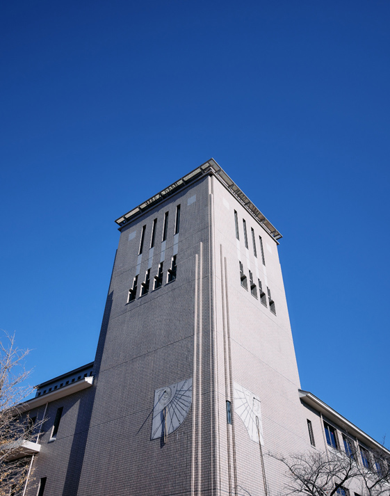 キャンパス・施設案内 :: 学舎に佇む荘厳な建物、光の塔 | 東京都立大学